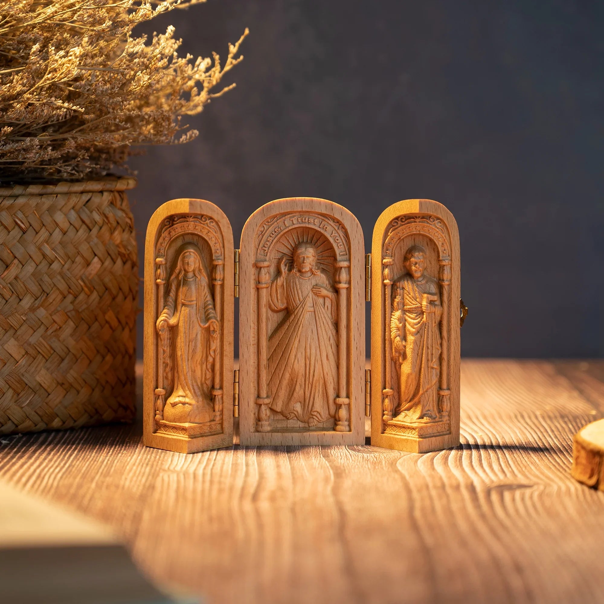 Hand-carved Portable Church - Mini Christian Triptych Altar – BGCOPPER