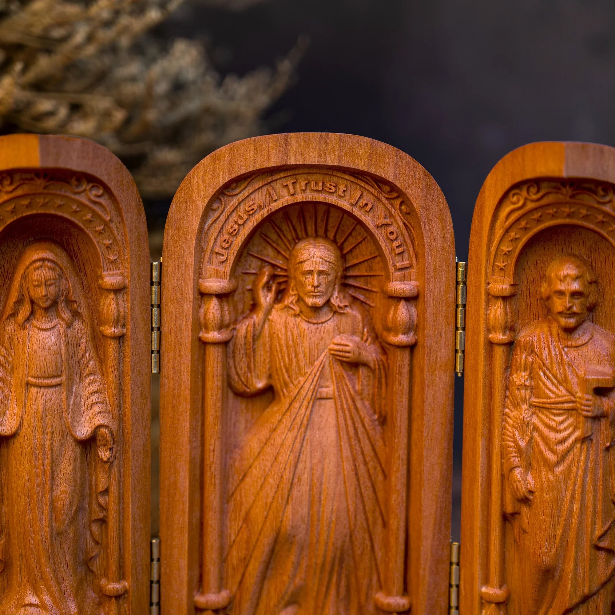 Hand-carved Portable Church - Mini Christian Triptych Altar – BGCOPPER